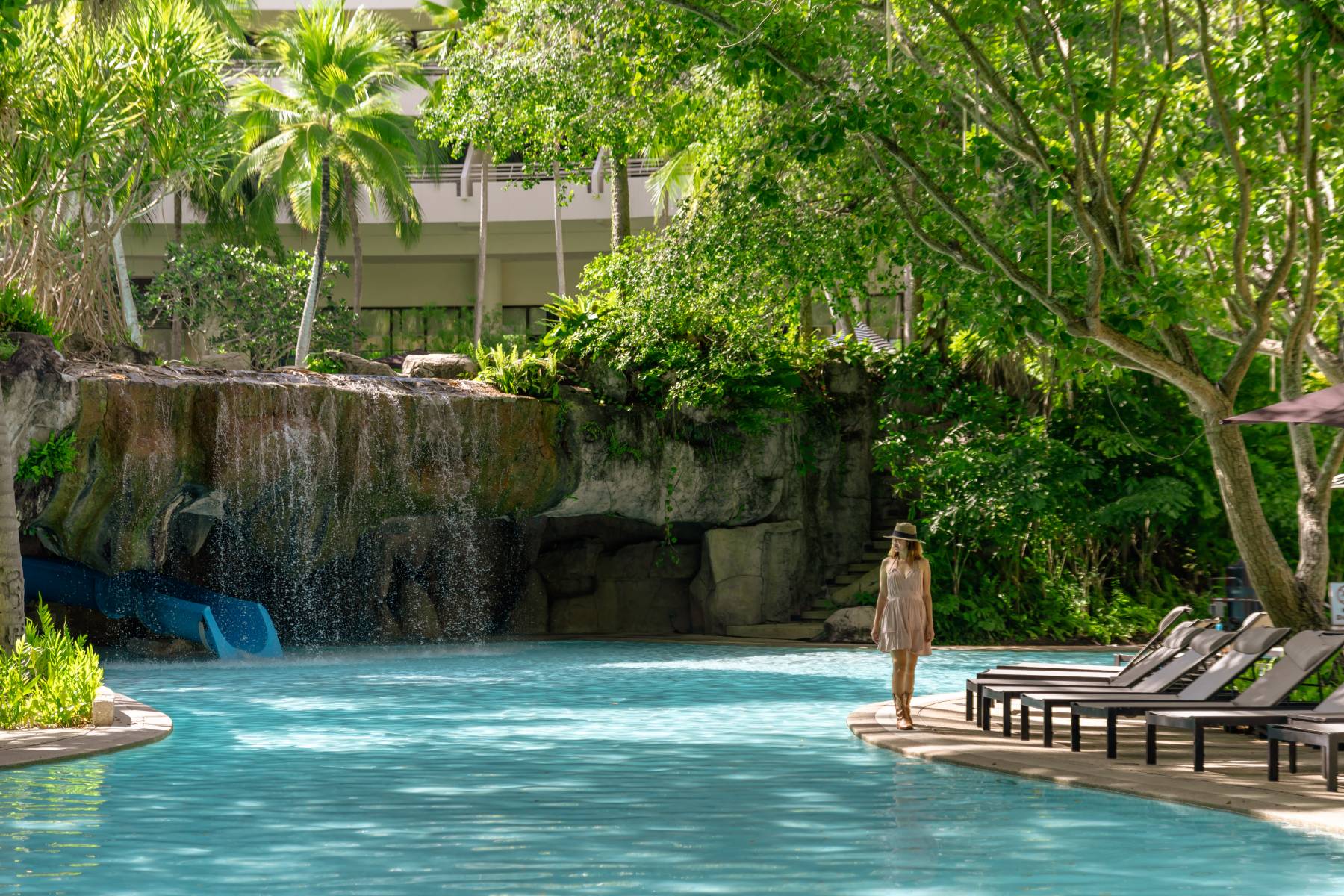 Garden Pool Bar - Pullman Phuket Karon Beach Resort